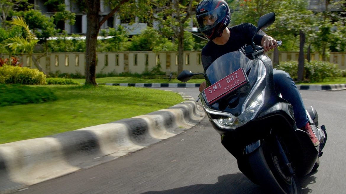 PCX vs NMAX | Komperasi Yamaha dan Honda | Sepedamotor.com