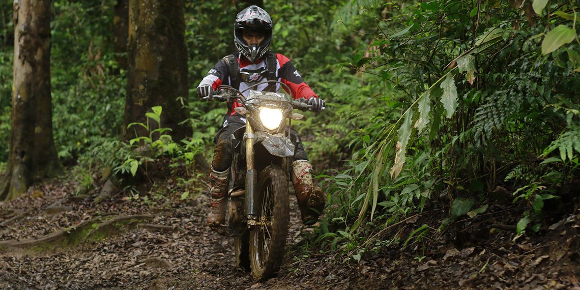 Motor Trail Harus Diikuti dengan Riding Gears - Sepedamotor.com