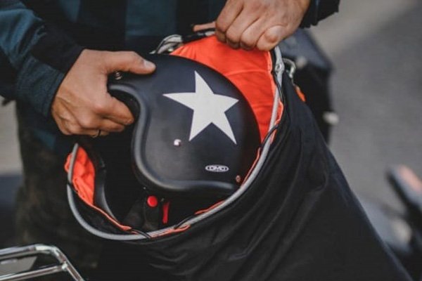 Tas Helm yang Bisa Simpan Jaket Pula - Sepedamotor.com