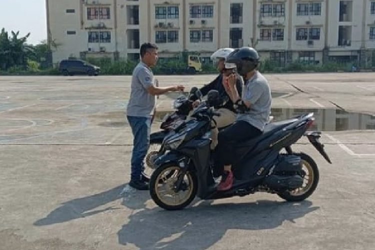 Kursus Mengendarai Sepeda Motor dari ISDC - Sepedamotor.com